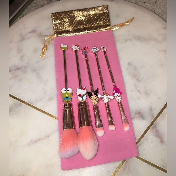 Hello Kitty | Makeup | Nwt Hello Kitty Sanrio Friends 5 Piece Makeup Brush Set Pouch | Poshmark